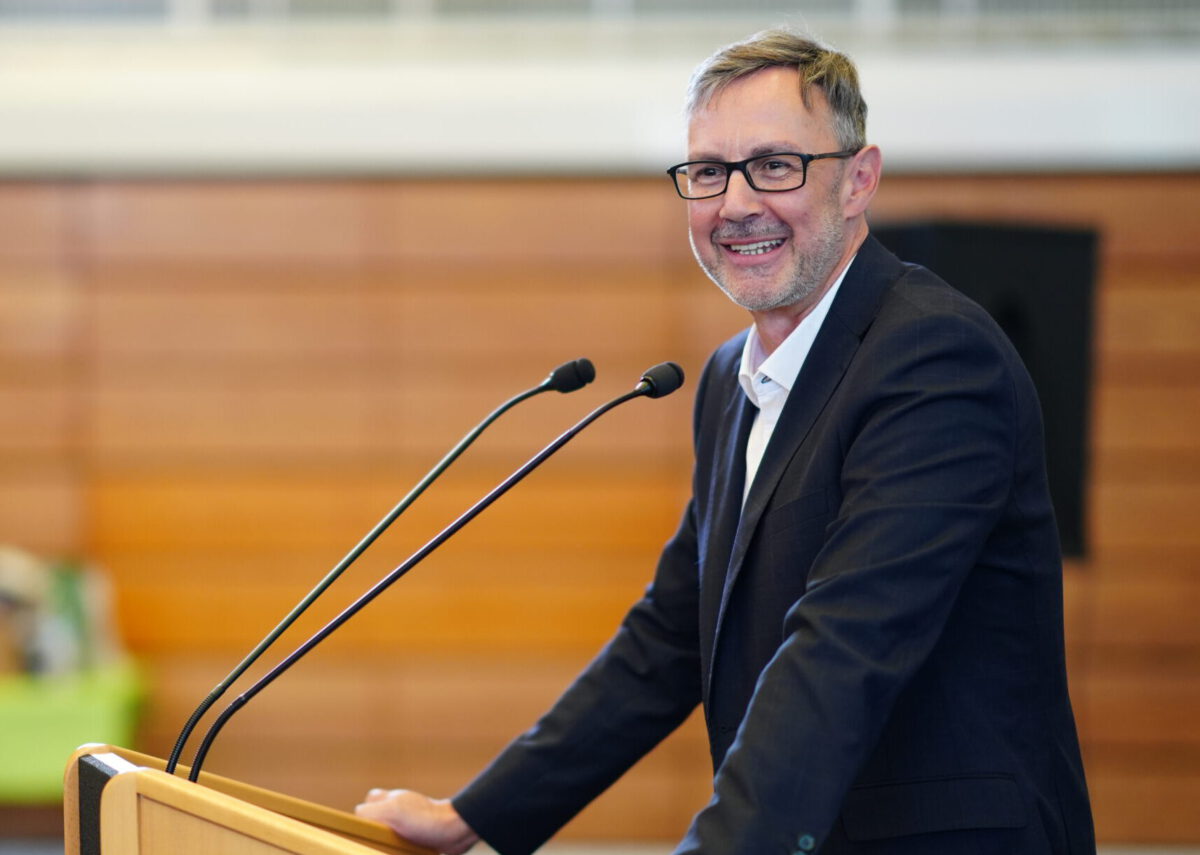 Roland Topinka geht in den Ruhestand – Staatliche Berufsschule Erlangen